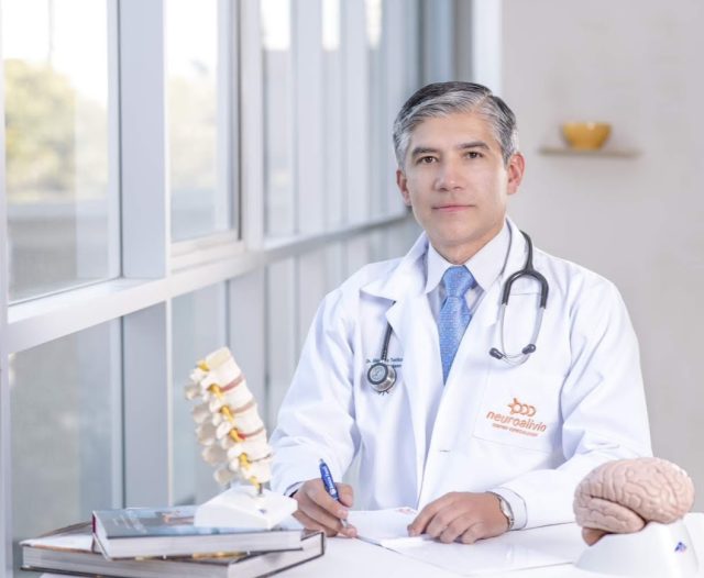 Dr. Alejandro Torrico Terceros - Clinica los Olivos